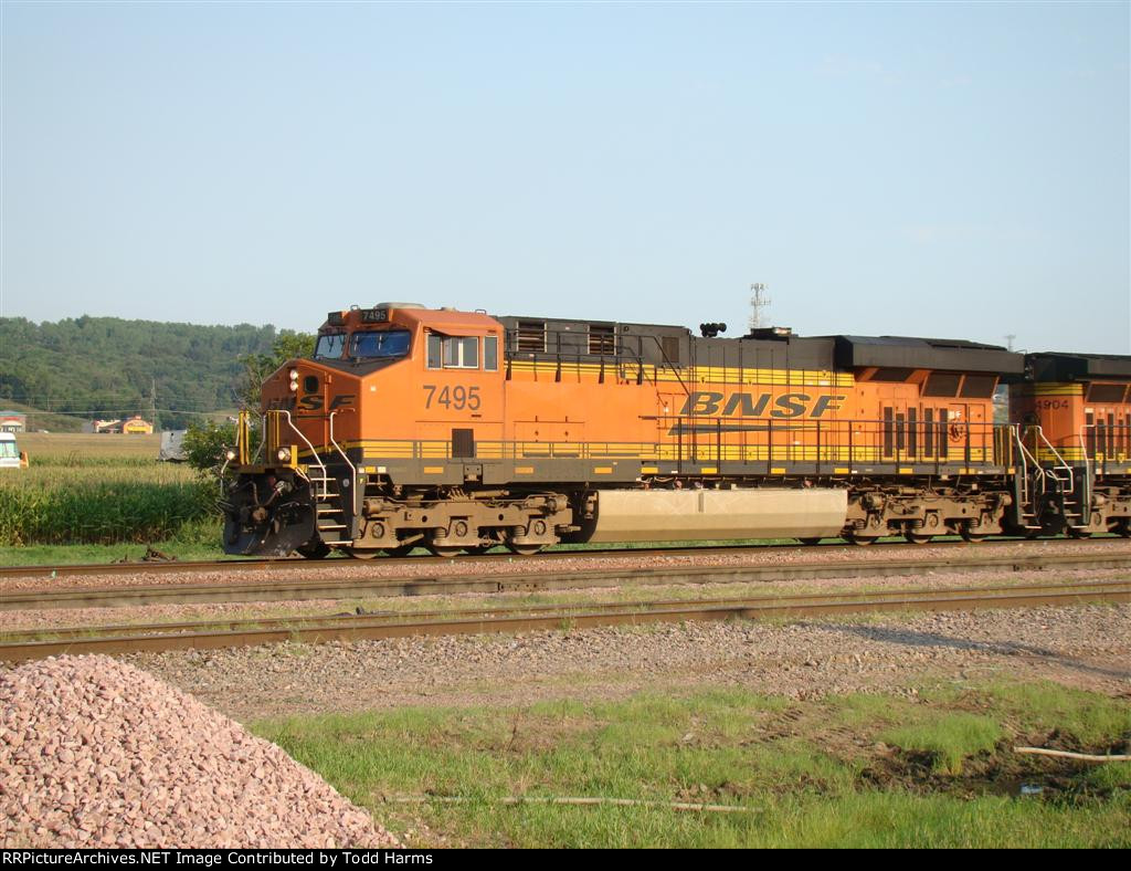 BNSF 7495